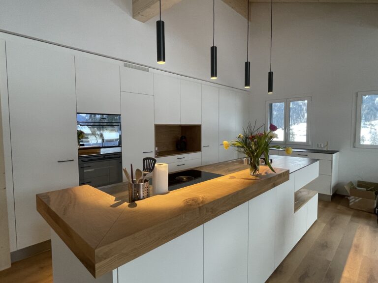 Kitchen lighting with Pendulum Slim | Loxone References